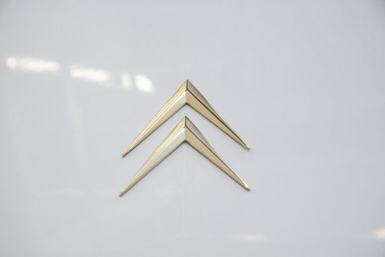 Quelle est l’origine du double chevron du logo Citroën ? - GUEUDET